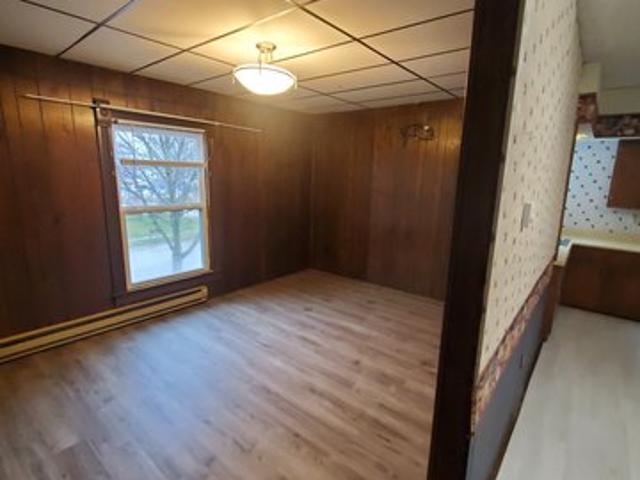 207 1/2 W Garfield Ave, Cissna Park, IL 60924