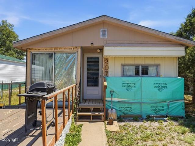 207 1st Ave, Newcastle, WY 82701