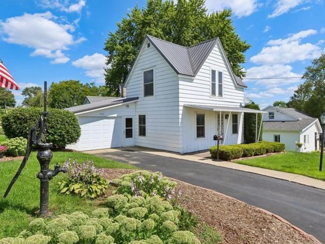 207 4th St, Mineral Point, WI 53565
