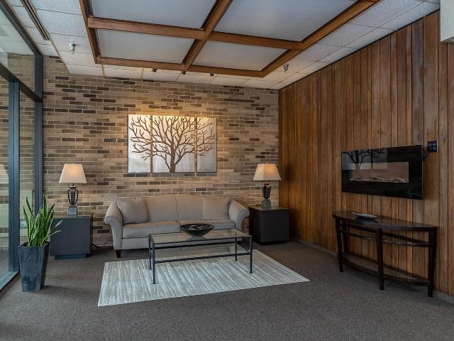 207 5th Avenue SW # 202