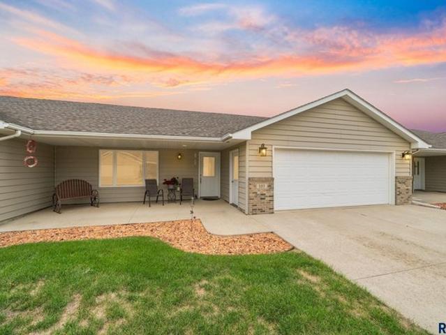 207 W 5th St Unit 103, Hartford, SD 57033