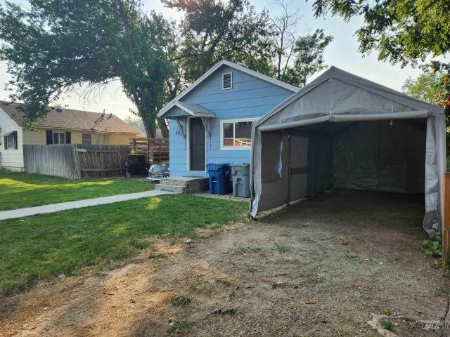 207 9th Ave N