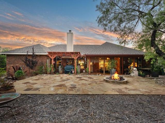 207 Cove Creek Dr, Spicewood, TX 78669