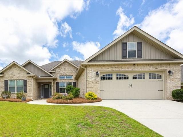 207 Creek Ridge Dr, Warner Robins, GA 31088