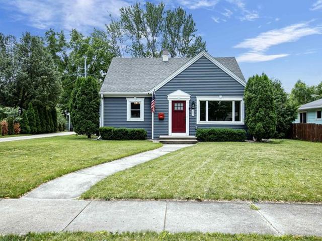 207 Crescent Dr, Neenah, WI 54956