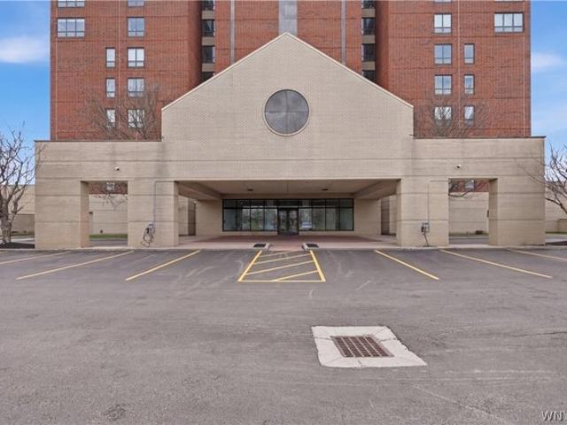 207 Admirals Cir, Buffalo, NY 14202