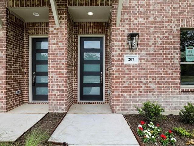 207 Athenia Dr, Fort Worth, TX 76114