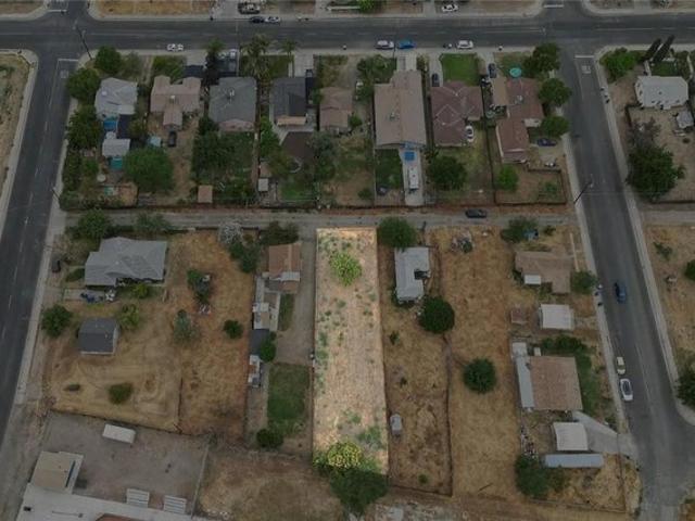 207 Ballpark Aly, Hanford, CA 93230