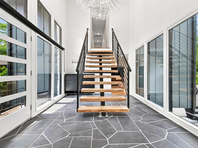 207 Bluegrass Dr