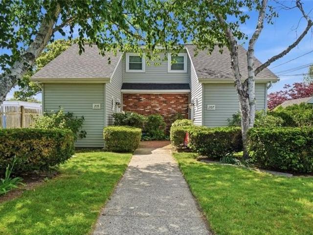 207 Glen Dr, Warwick, RI 02889