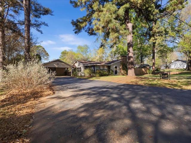 207 Grass Knoll Drive