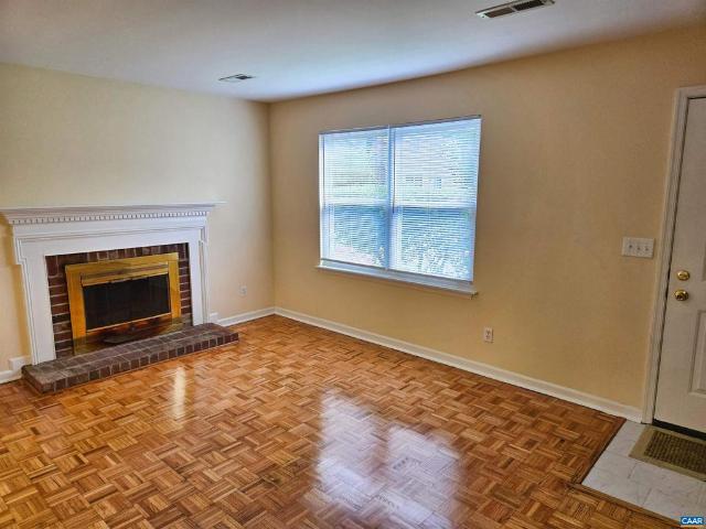 207 Greentree Park