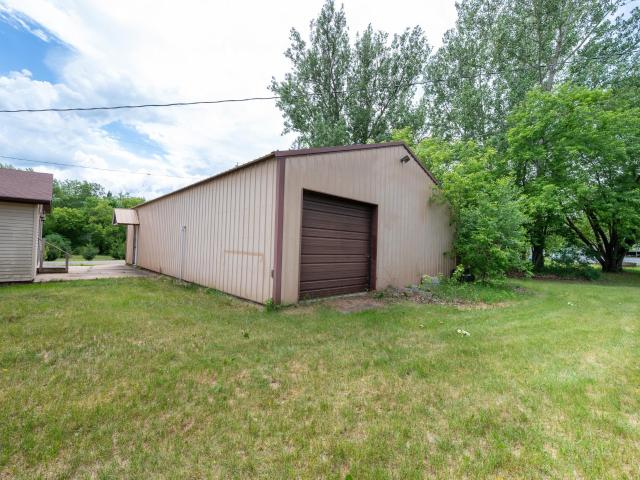 207 Daisy Avenue W