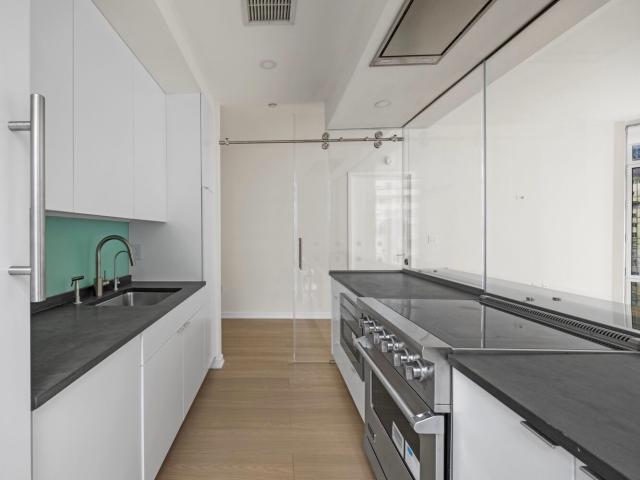 207 E 57TH Street 16A