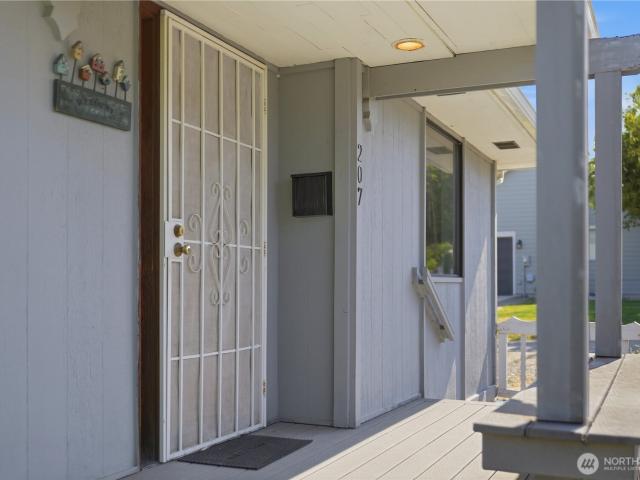 207 E 84th St Street