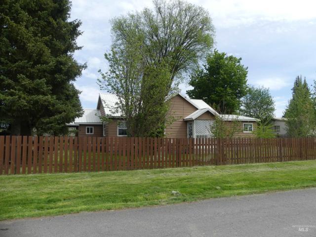 207 E 1 St Ave
