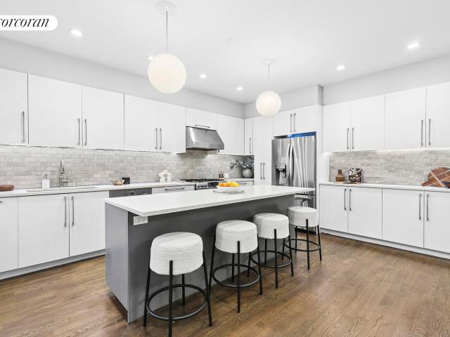 207 E 21ST Street 2/3D