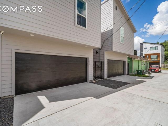 207 E 38th St B, Houston, TX