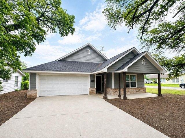 207 E McCoulskey St, Terrell, TX 75160