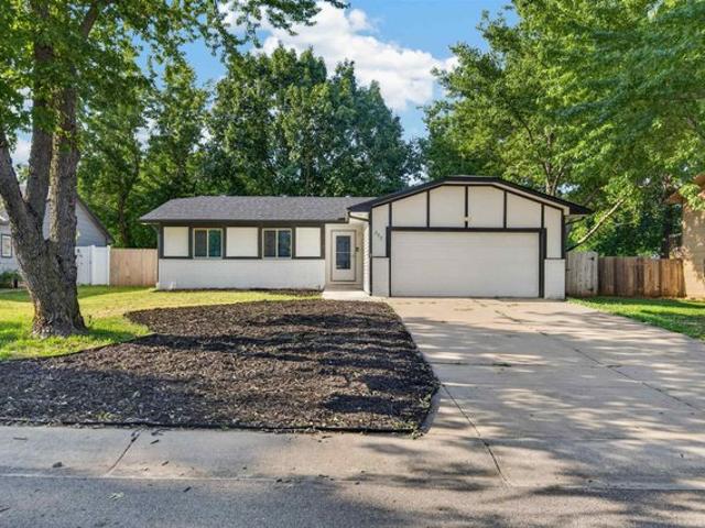 207 E N Point St, Derby, KS 67037