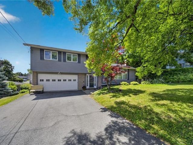207 Eden Roc Cir, Syracuse, NY 13214