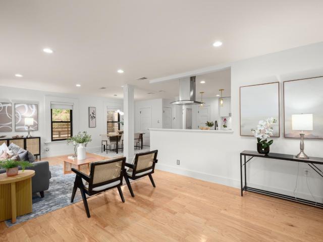 207 El Paso St