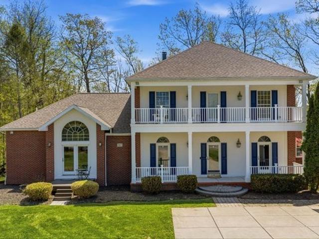 207 Forest Creek Ln, Grand Island, NY 14072
