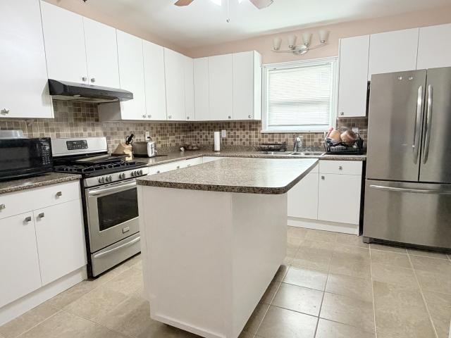 207 Kathleen Ave, 1 bed, 2 full baths