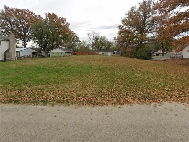 207 Kickapoo St, Easton, KS 66020