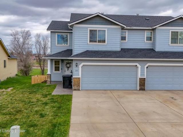 207 Kuchenski Dr, Dickinson, ND 58601