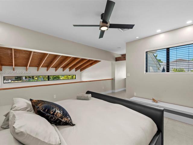 207 Holiday Dr, Hallandale Beach, FL 33009 | MLS #A11894