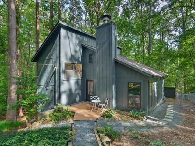 207 Holly Ridge Rd, Chapel Hill, NC 27516