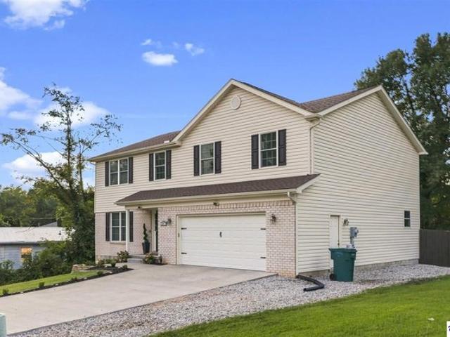 207 Holston Estate Ln, Muldraugh, KY 40155