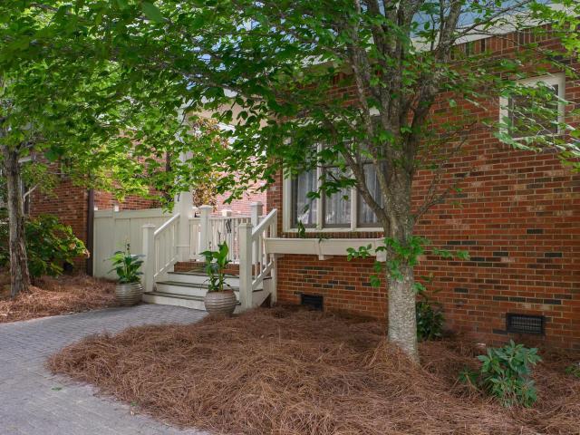 207 Hawthorn Street