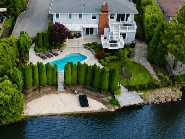 207 High Crest Dr, West Milford, NJ 07480