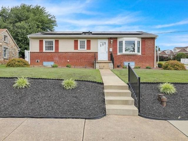 207 Hillcrest Rd, New Holland, PA 17557