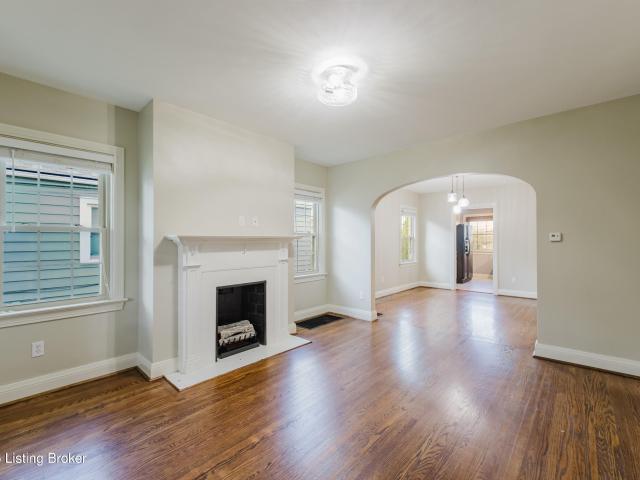 207 Iola Rd