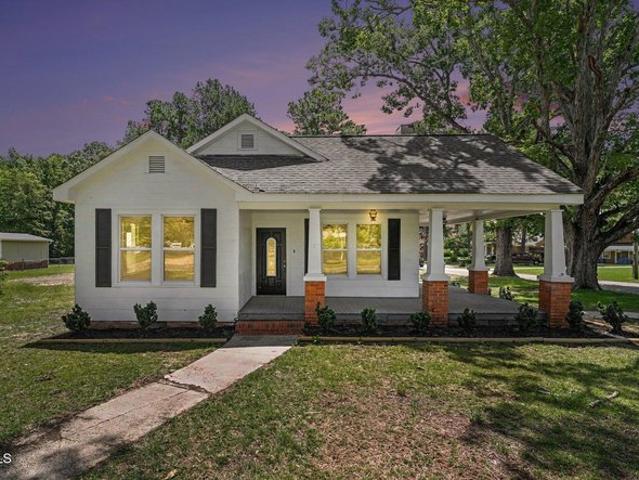 207 Old Post Rd, Erwin, NC 28339