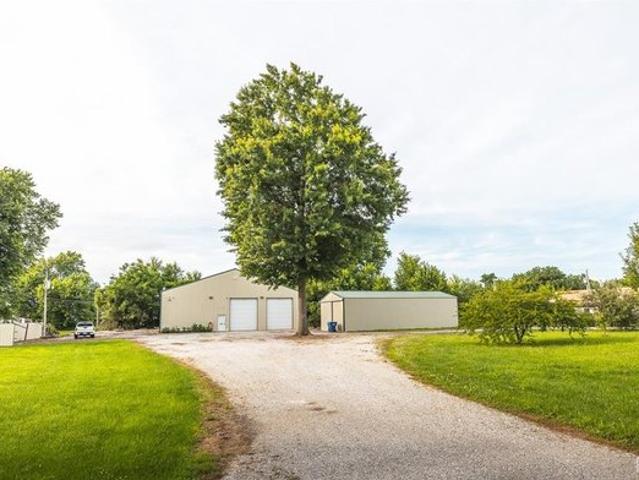 207 Old Salem Rd, Licking, MO 65542
