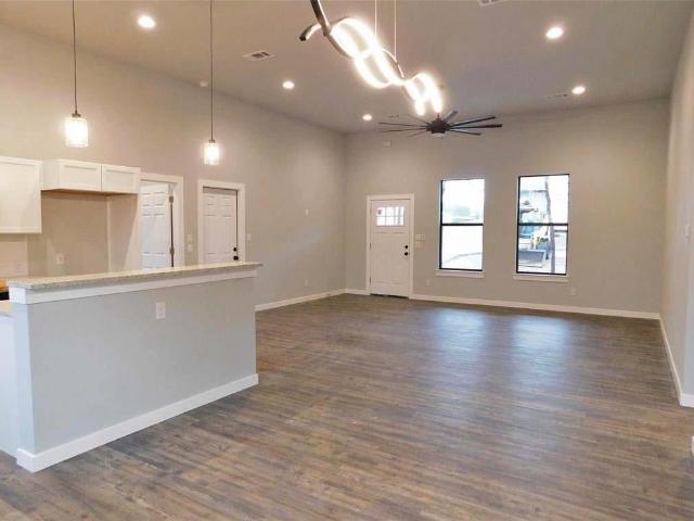 207 Laurel Ln