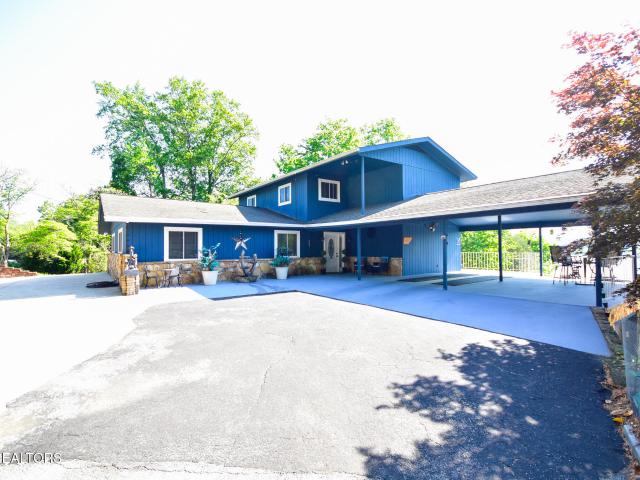 207 Lake Circle