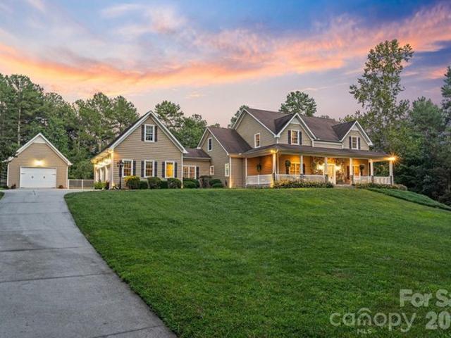 207 Lakefront Dr, Connelly Springs, NC 28612