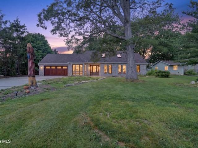 207 Lakeview Dr, Bryan, OH 43506