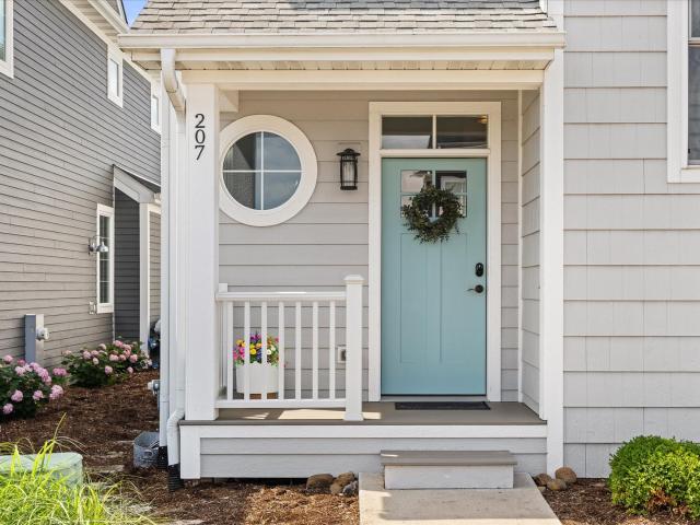 207 Leeward Way