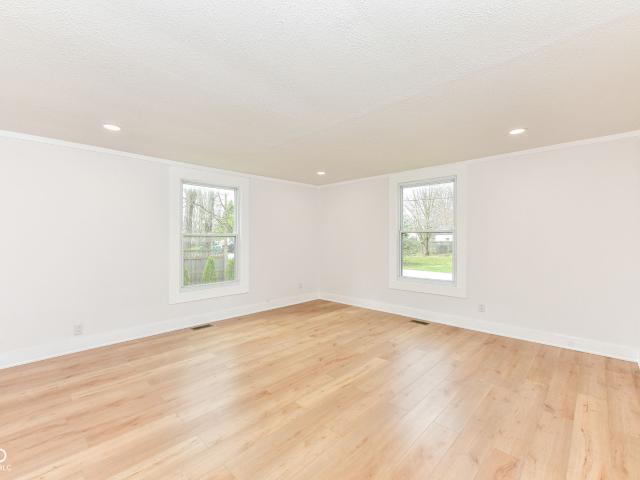 207 Linville Ave, Whitestown, IN 46075 | MLS #22087