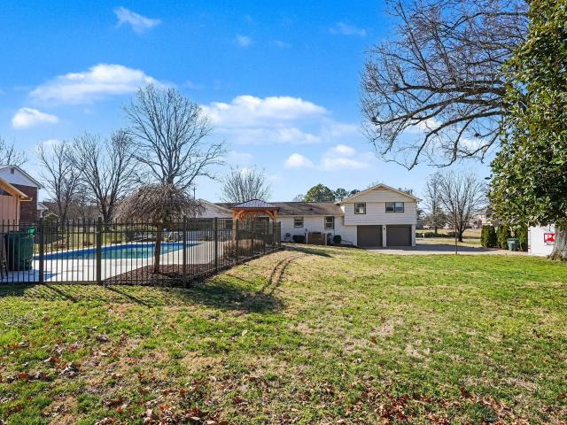 207 Montchanin Dr