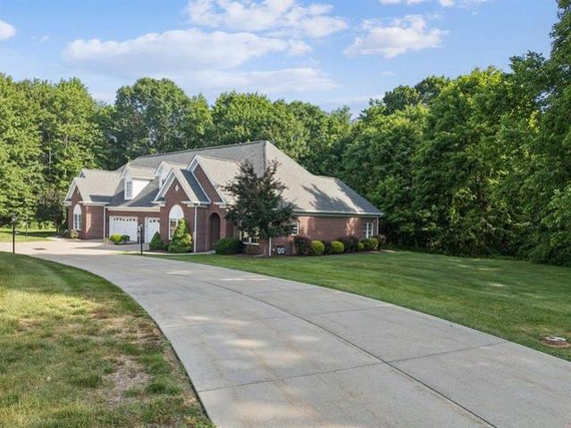 207 Maple Ct, Aliquippa, PA 15001
