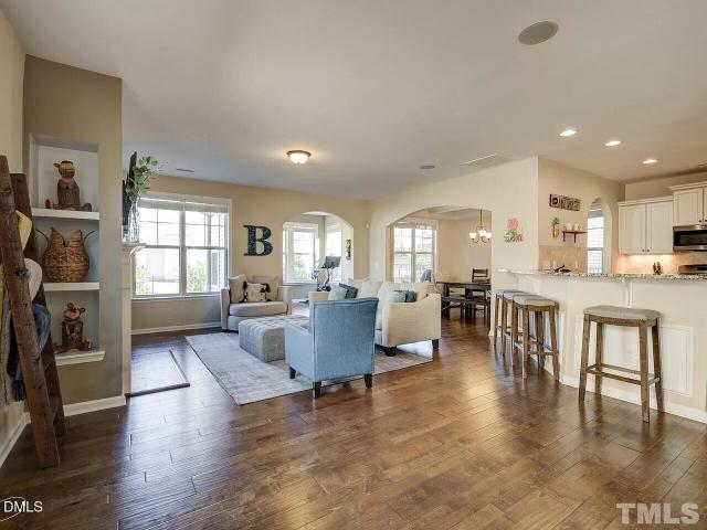 207 Maple Walk Street