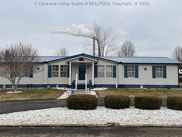 207 Midway Dr, New Haven, WV