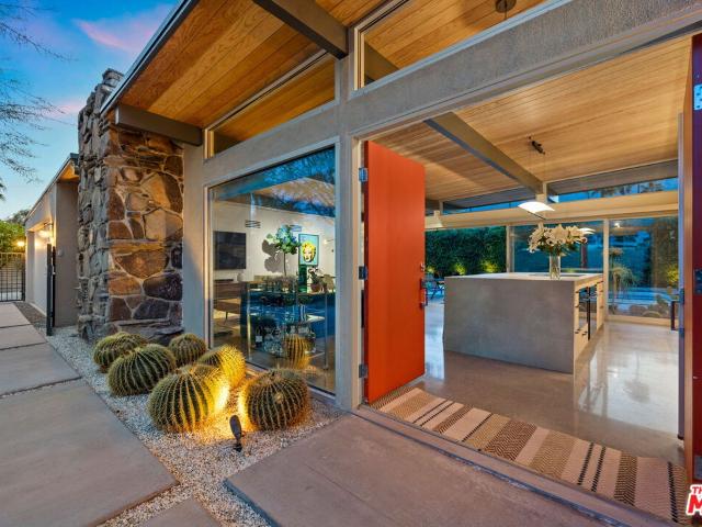 207 N Debby Dr, Palm Springs, CA 92262 | MLS #25583 | Compass